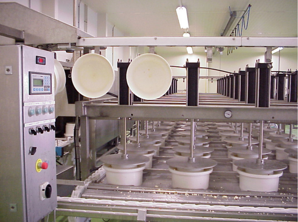 Automatic cheese press - Scherjon Dairy Equipment